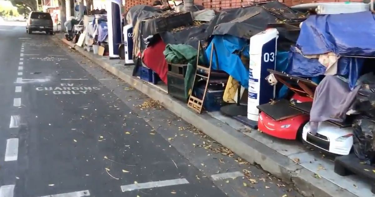 2021 Video Shows LA Electric Vehicle Chargers Rendered Basically ...