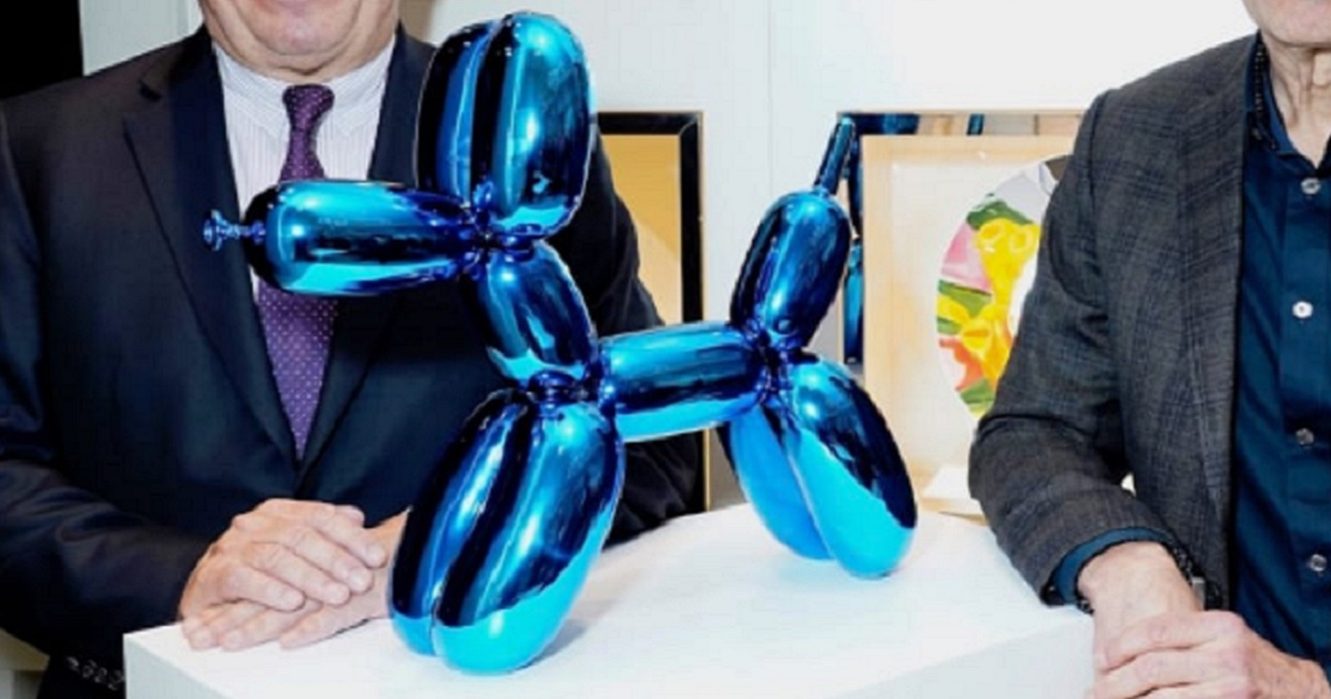 $42k Balloon Dog Sculpture Pops After Museum Leaves Within Reach of ...