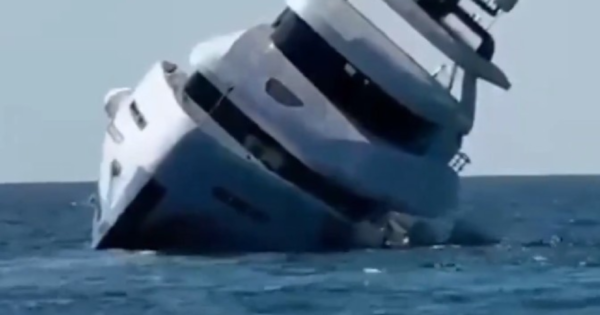 $940K Yacht Sinks Just Minutes into Maiden Voyage — Passengers Jump ...