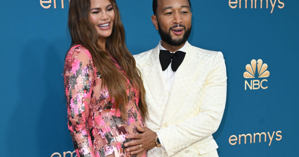 Chrissy Teigen and John Legend Share Photo, Reveal Name and Gender of ...