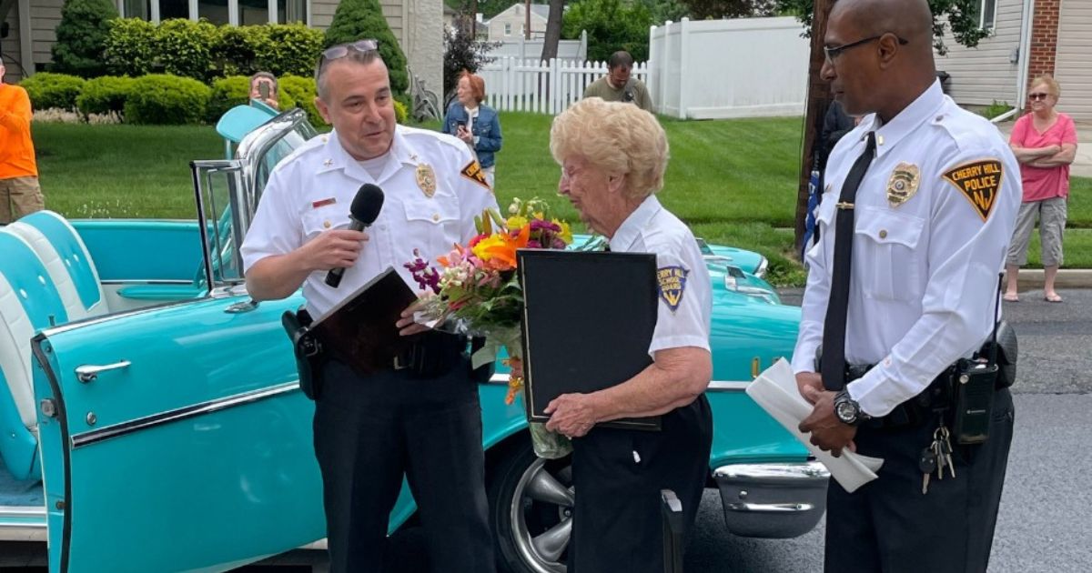 Community Throws Huge Celebration for 94-Year-Old Crossing Guard Who ...