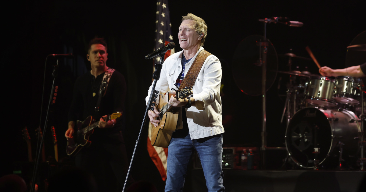 Country Music Singer Performs for Troops in Cold Weather: ‘Those Are My ...