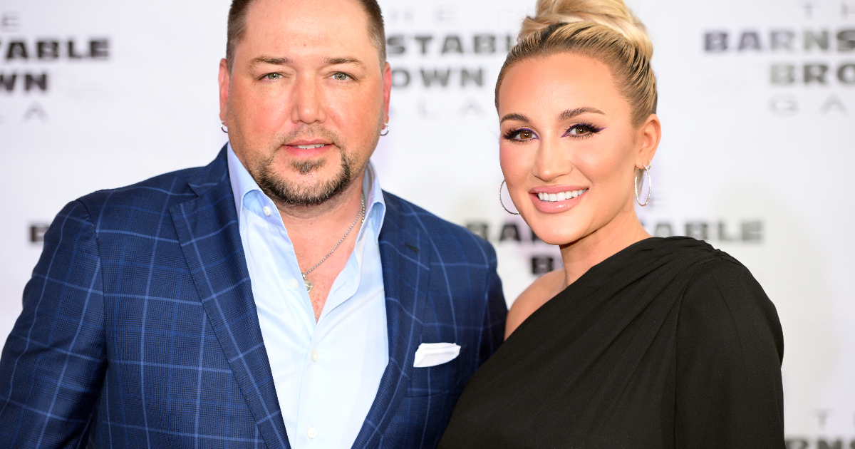 Country Singer Jason Aldean and His Wife Use Halloween Costumes to Mock ...