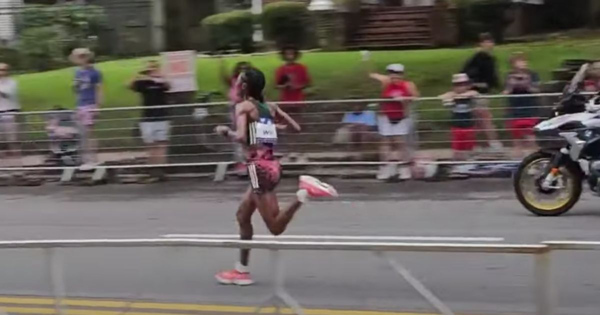 Devastating Mistake Made Seconds from Finish Line Costs Leading Runner ...