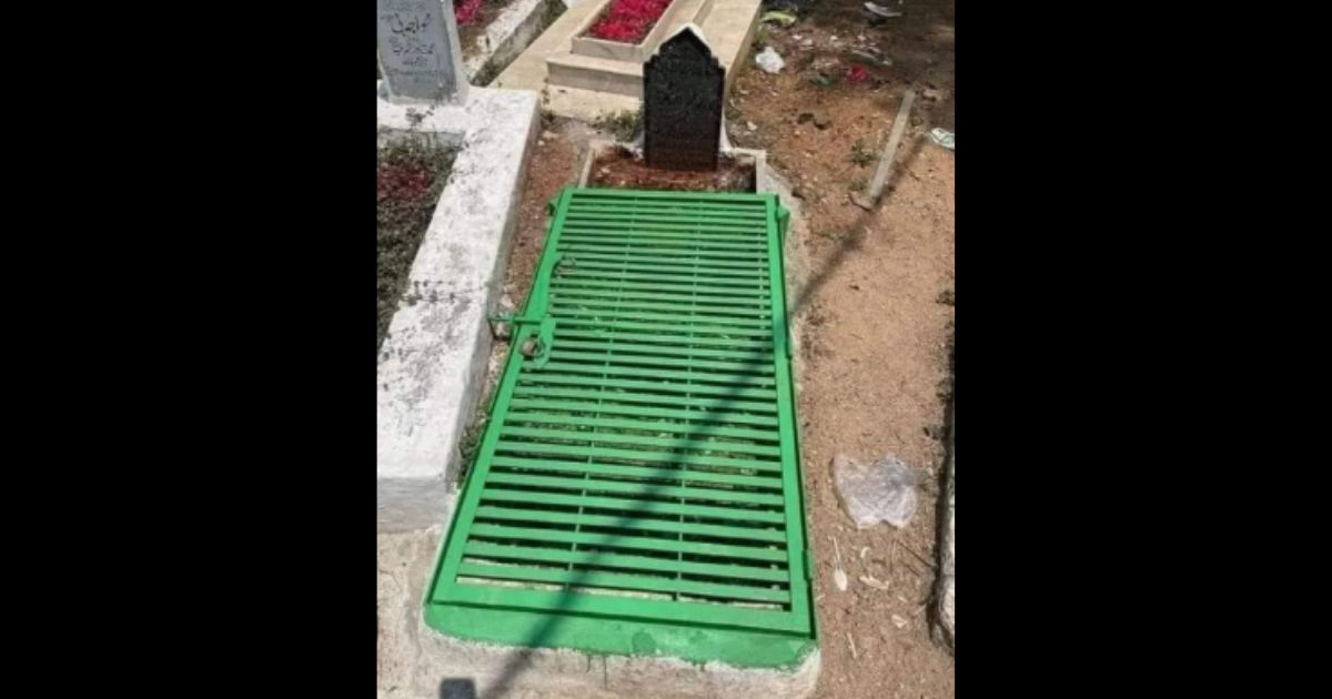 Fact Check: Did Pakistan Parents Padlock Daughter’s Grave to Prevent ...