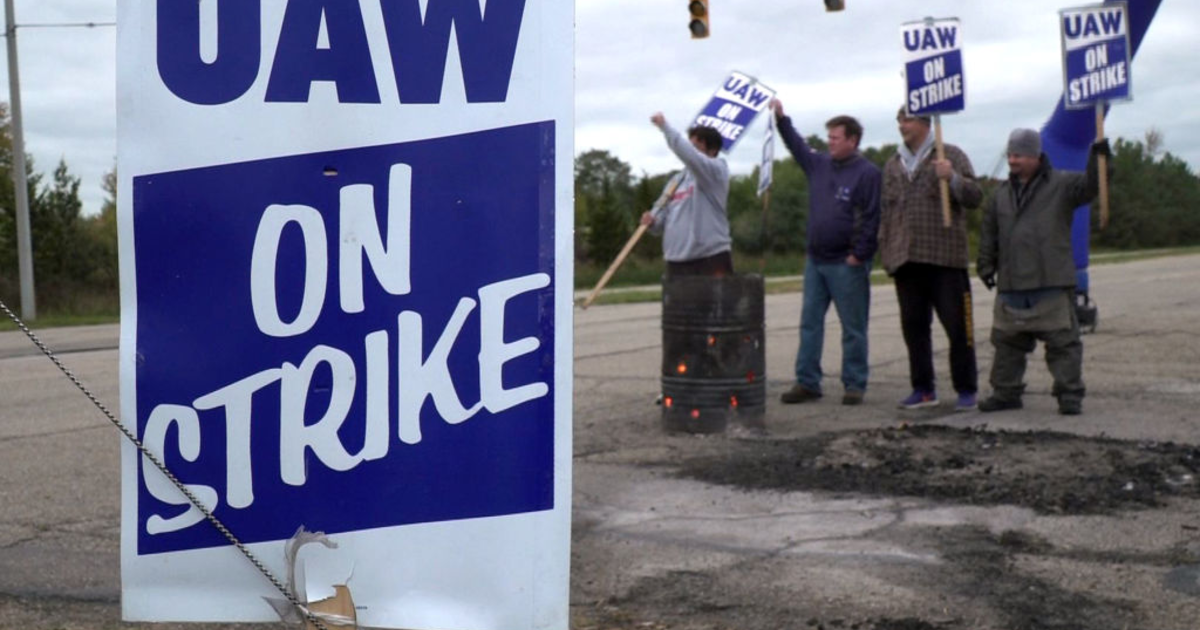 Ford, GM, and Stellantis UAW Workers Go On Strike After Months of ...