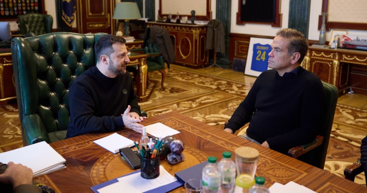 Fox Boss and Reporter Travel to Ukraine to Meet With Zelenskyy ...
