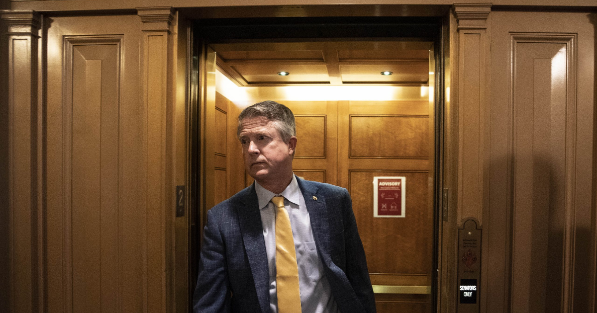 GOP Senator Gives Truckers in ‘People’s Convoy’ a Tour of the Capitol ...
