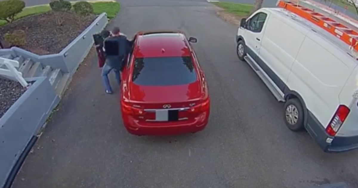 Insane Video Shows Man Fend Off 4 Attempted Car Thief Suspects – Then 1 ...