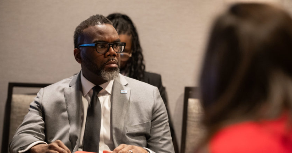 Mayor Brandon Johnson Signs ‘Right To Protest’ Order As Trump Admin ...