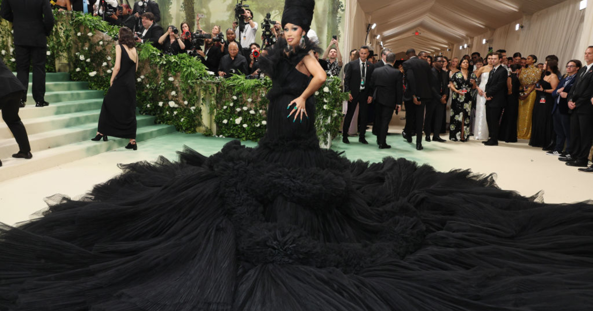 Met Gala Stars Mocked as Absurd Outfits Leave Them ‘Unable to Conquer a ...