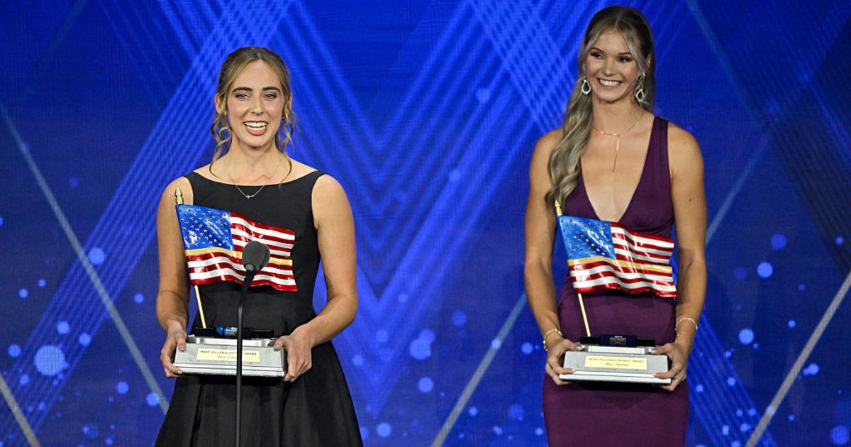 Oregon Athletes Honored with ‘Most Valuable Patriot Award’ for Taking ...