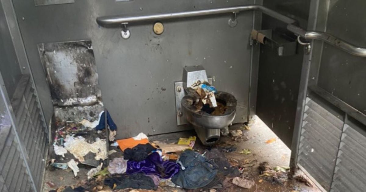 Portland $100,000 Public Toilet Now Appears to Be a Disgusting Open ...