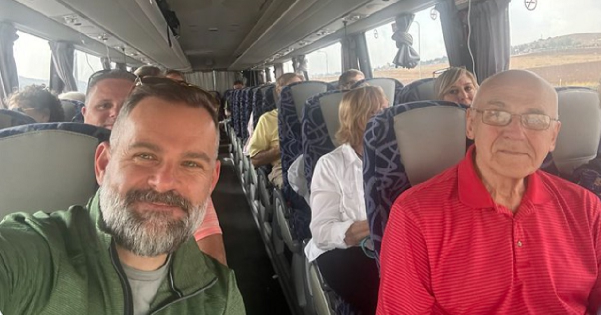 Republican Evacuates Americans out of Israel After Flying to War-Torn ...