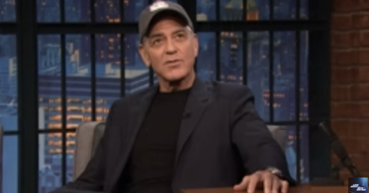 Seth Meyers Interviews George Clooney, Does Not Mention Biden ...