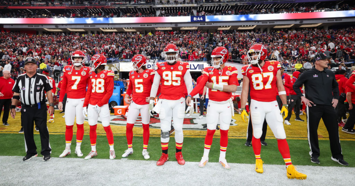 Taylor Swift Fans Target Travis Kelce’s Christian Teammate for Song ...