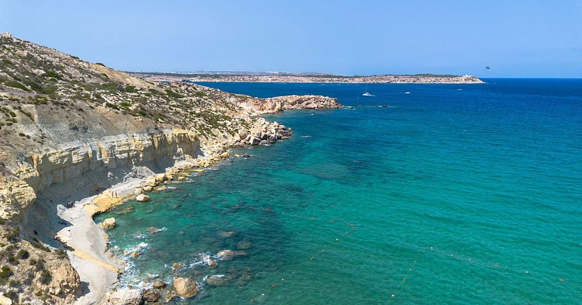 Tourist Landmark Turns Deadly as Malta Rock Formation Crashes Onto Jet ...
