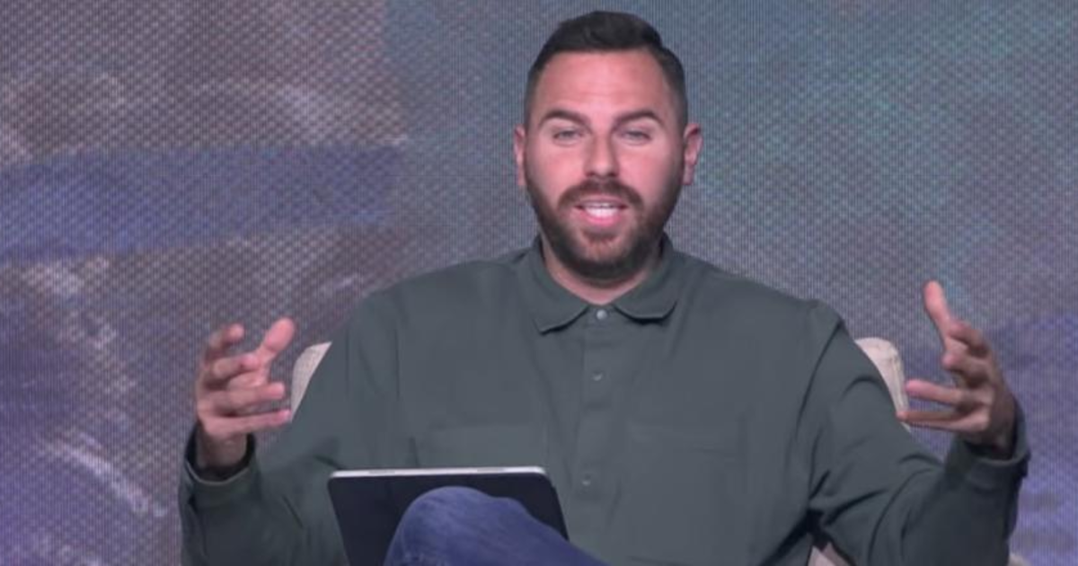 Trump-Backed Megachurch Pastor Ends Campaign After Texting Scandal With ...