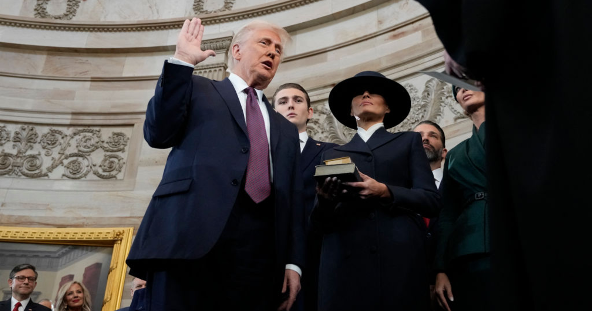 Trump’s Hand Not on Bible When He Takes Oath — Independent Journal Review