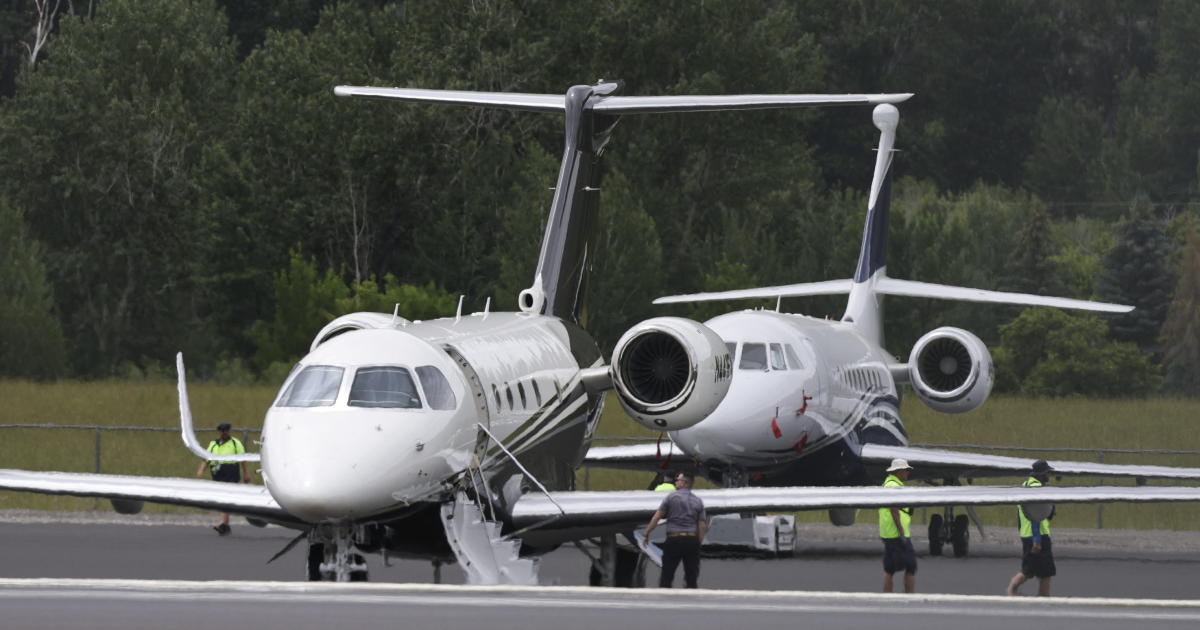 Update: Ex-Obama Official Did NOT Die from Turbulence — Independent ...