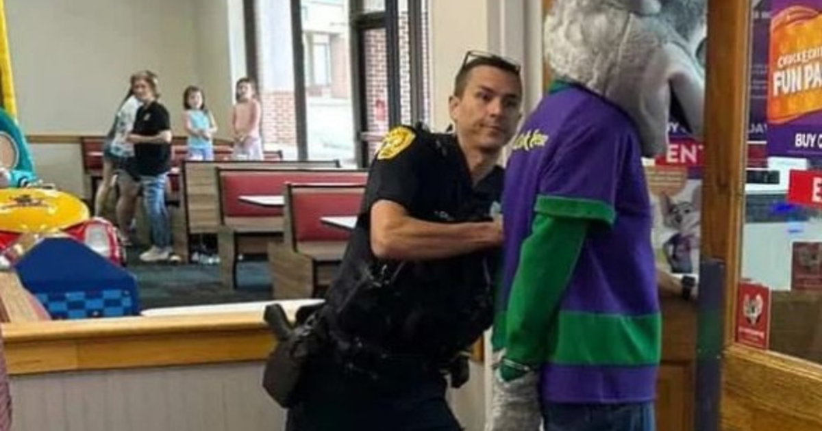 ‘We’re Gonna Detain the Mouse’: Florida Man in Chuck E. Cheese Costume ...