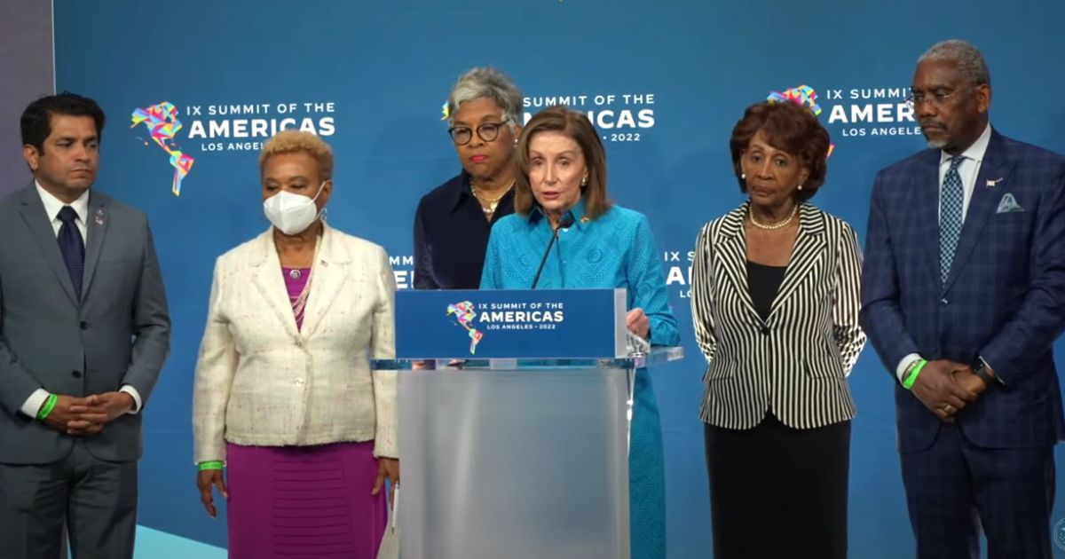 Video of What Maxine Waters’ Did With Her Face Behind Pelosi Goes Viral ...