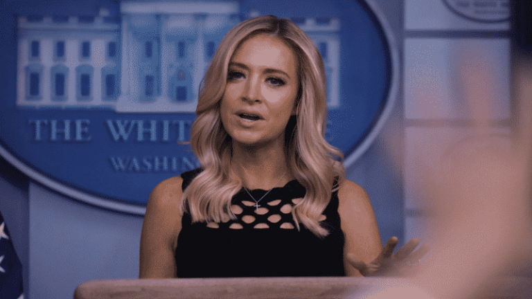 Photographer Offers Glimpse Into WH Press Secretary’s Binder During ...