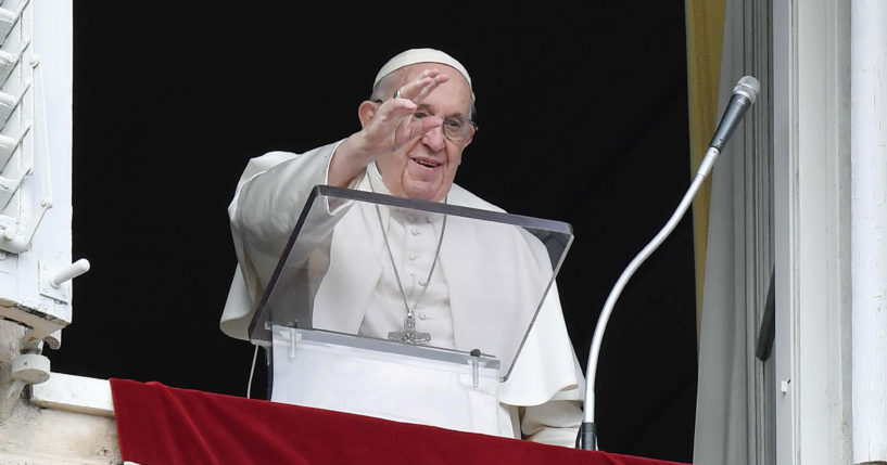 Pope Francis Briefly Goes Viral on Twitter After 'Middle Finger' Statement